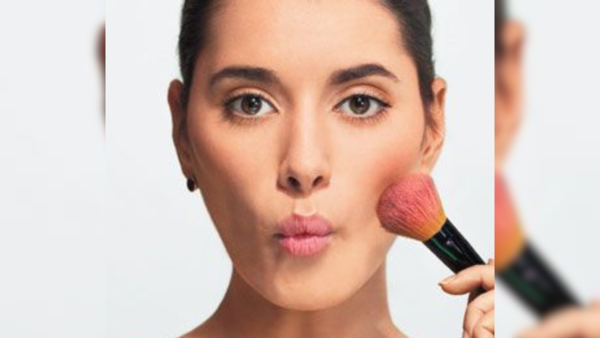 Bring back the lost colour of your cheeks with these DIY gel blushes ...