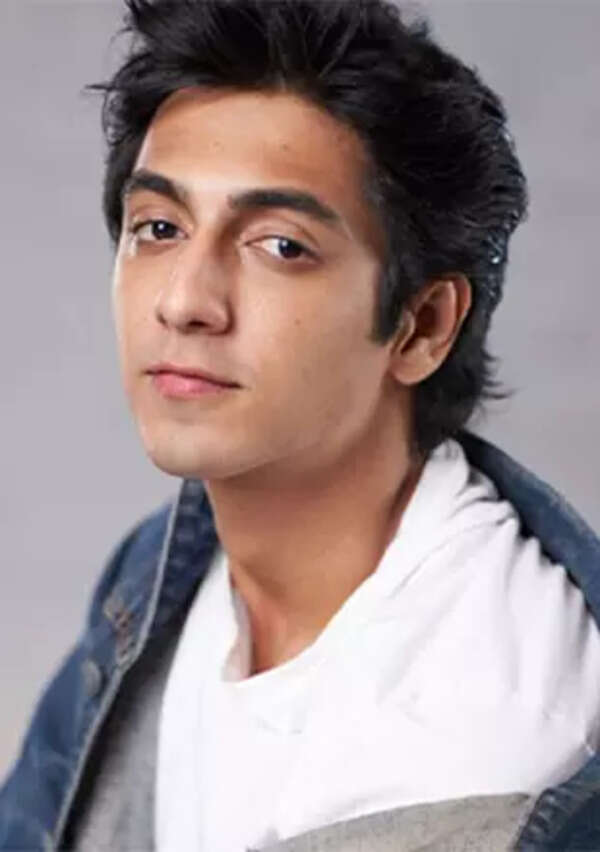 Saiyaara Movie Review: Impressive debutants Ahaan Panday and Aneet ...