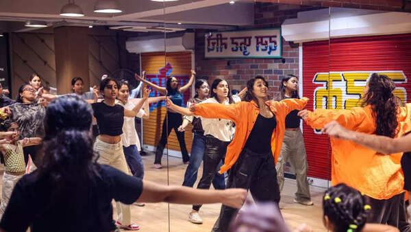 Feel the rhythm and experience joy: Step up your weekend vibe with dance workshops - Times of India