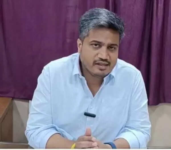 Devendra Fadnavis 'Invites' Uddhav Thackeray To Join 'Ruling Side ...