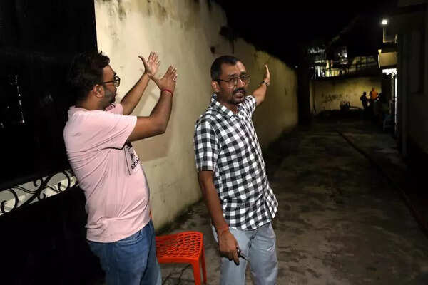 Pretty Thing Trailer: Karl Glusman and Alicia Silverstone Starrer ...