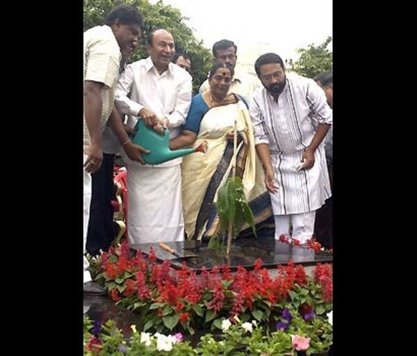 Kannada actor Rajkumar dies of heart attack | Hindi Movie News - Times ...