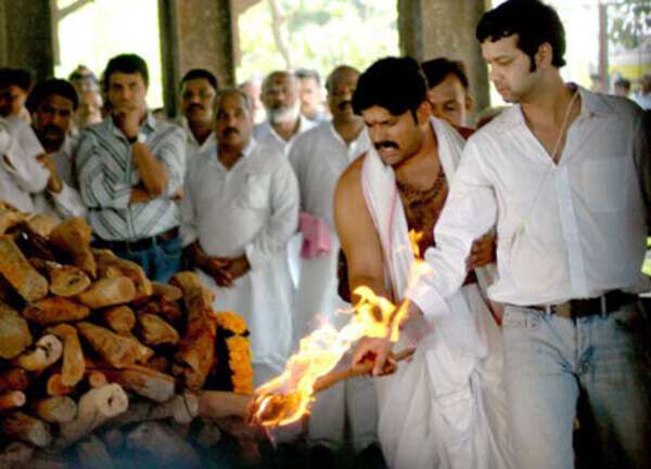Mahajan secy dies due to food posioning | India News - Times of India