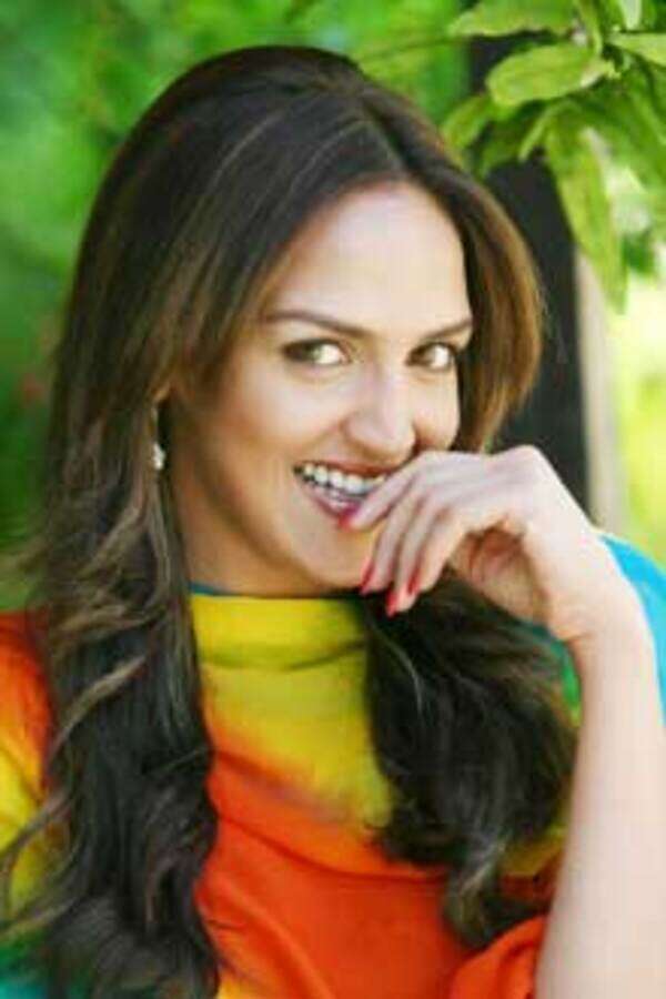 Esha Deol is a loner | undefined News - Times of India