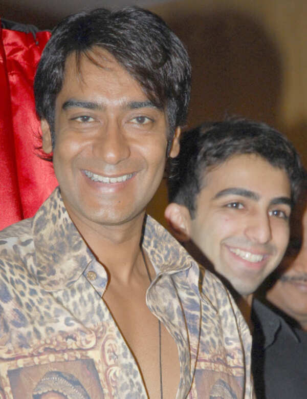 Ajay Devgan enjoys double duty | Hindi Movie News - Times of India