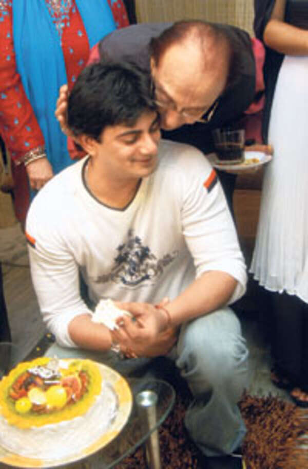 Haider Ali celebrates his b'day | Events Movie News - Times of India