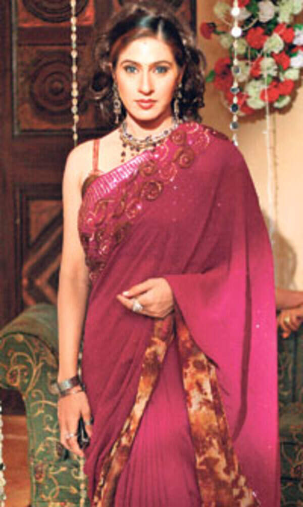 Seema slaps her colleague - Times of India