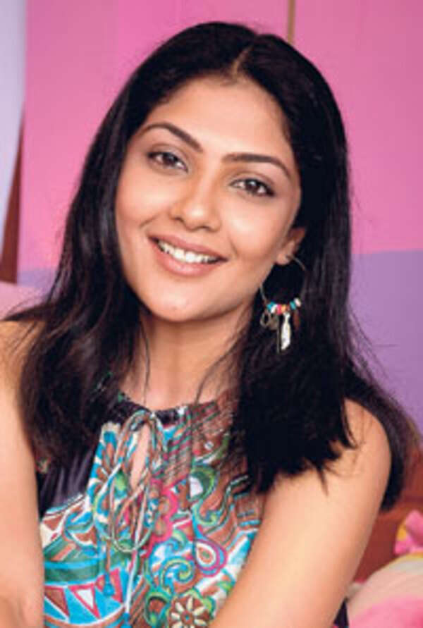 Kamalini has her hands full | Hindi Movie News - Times of India