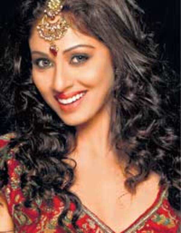 I'm ticking in spite of flops:Sada | Hindi Movie News - Times of India
