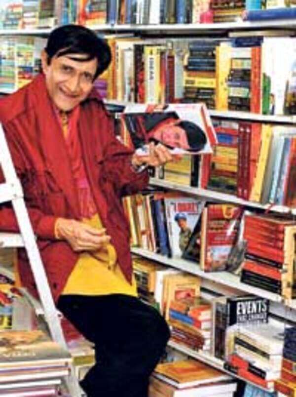 Dev Anand is 'Romancing With Life' | Hindi Movie News - Times of India