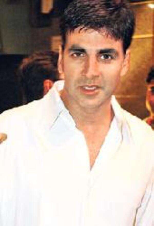 Akki threatens SRK's status abroad | Hindi Movie News - Times of India