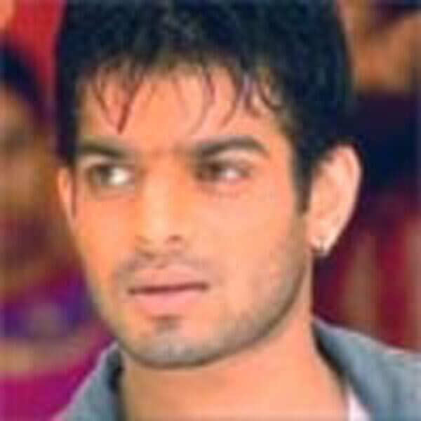 Shahid knows Aamir not Karan - Times of India