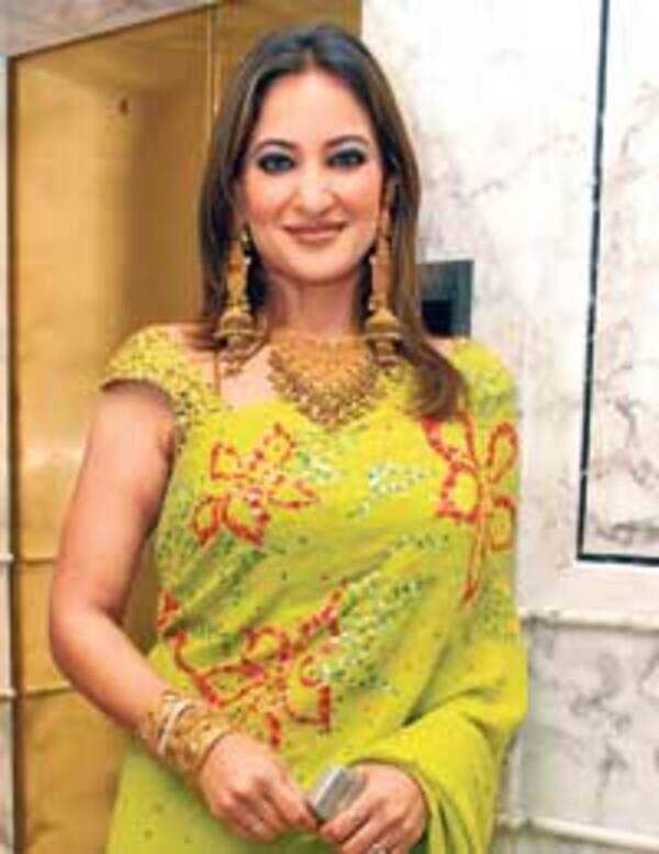 Rakshanda is back to her svelte self - Times of India