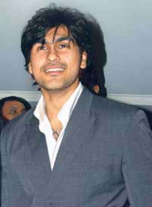 Aarya Babbar roots for Mimoh | Hindi Movie News - Times of India