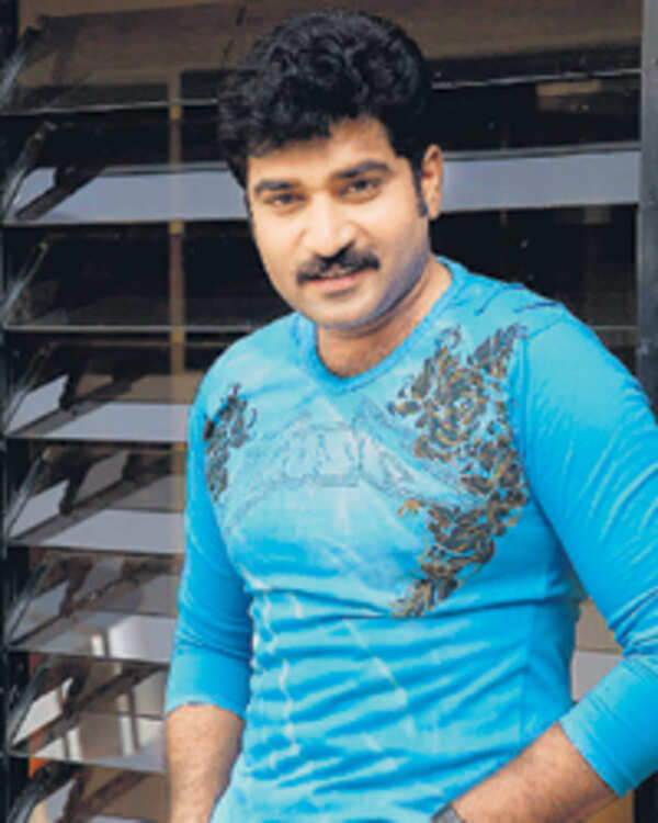 Rajiv's a busy bee | Hindi Movie News - Times of India