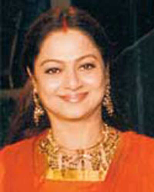 Zarina's sudden entry - Times of India