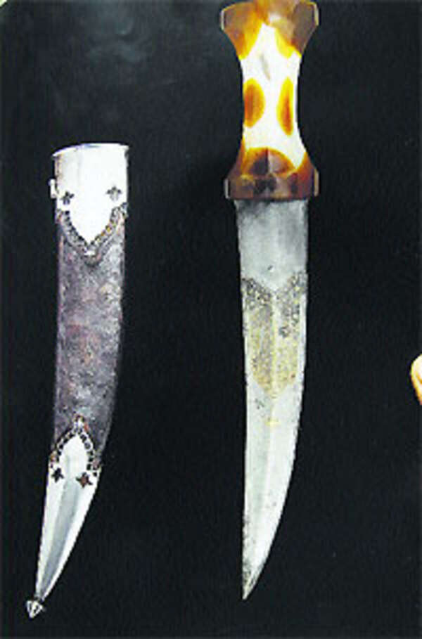 Shah Jahan's dagger sold for Rs 13 crore | India News - Times of India