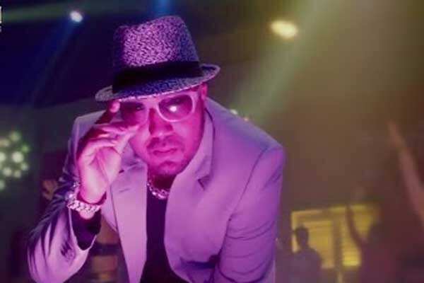 Watch Mika in Mushtanda song from Kaanchi | Hindi Movie News - Times of ...