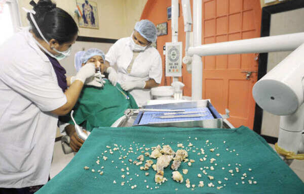 JJ doctors remove 232 teeth from Buldhana teenager in Mumbai | Mumbai ...