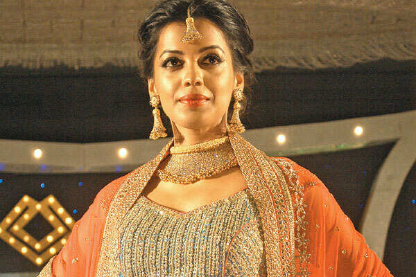 Designer Varija Bajaj showcases her latest collection at the GF Nite ...