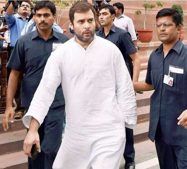 Rahul Gandhi: Uproar in Lok Sabha: Rahul conveys displeasure to Advani ... Rahul Gandhi: Uproar in Lok Sabha: Rahul conveys displeasure to Advani ...