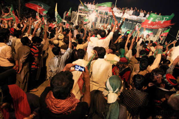 Pak Protest: Imran Khan, cleric Qadri march into Islamabad's 'red zone ...