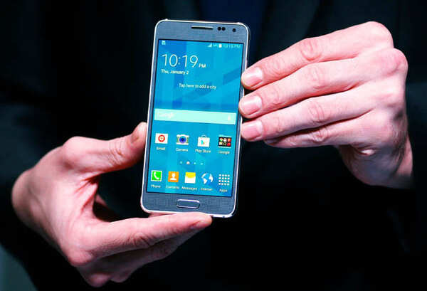 Samsung launches its first metal-bodied smartphone Galaxy Alpha at Rs ...