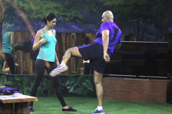 Bigg Boss 8: Puneet Issar teaches kick boxing to Karishma Tanna - Times ...
