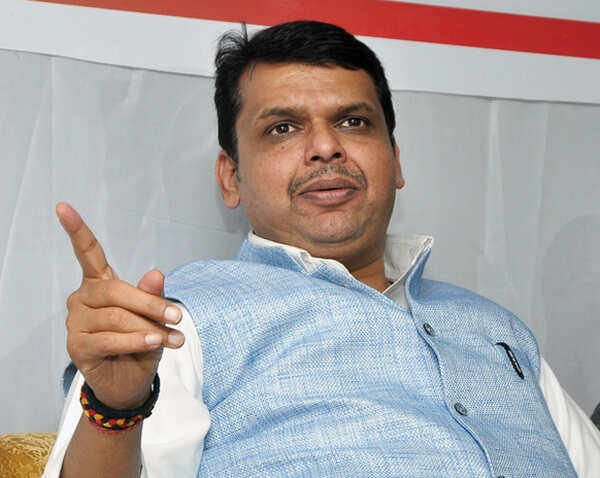 Maharashtra CM Devendra Fadnavis travels in local, interacts with ...