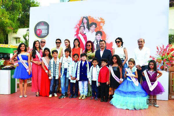 Maureen Wadia introduces Gladrags Mrs India contestants at C N Wadia ...