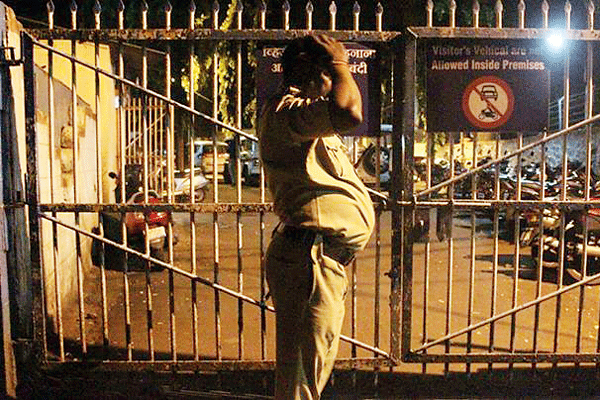 Black Day at FTII: Protests continue as five students get arrested ...