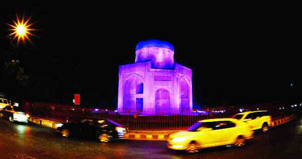 Delhi monuments continue to stay in the dark | Delhi News - Times of India