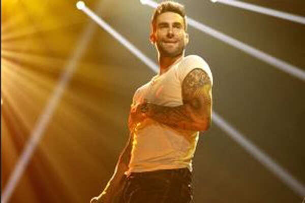 Adam Levine Rocks India With Maroon 5's First Concert; But His Sanskrit ...