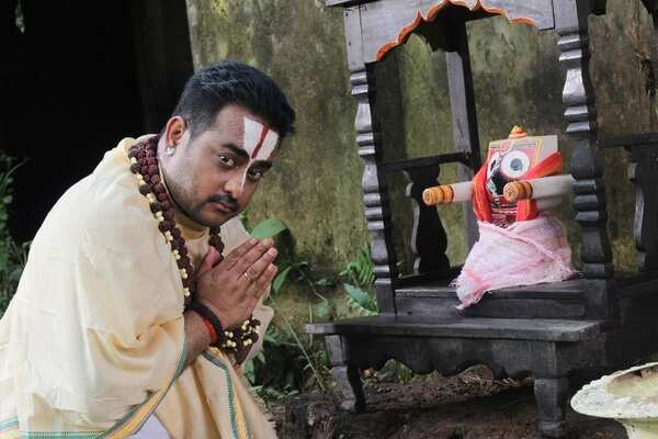 Bollywood: Bollywood singer acts in bhajan 'Ahe Neela Shaila ...