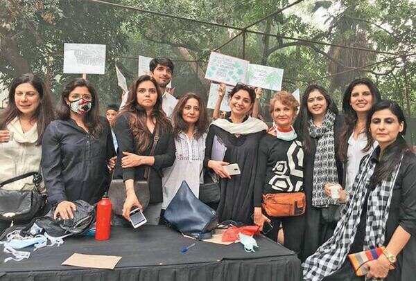 Delhi Smog: Wake up & smell the smog: Delhi protests at Jantar Mantar ...