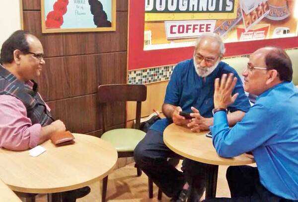 KMC goes to Mumbai to raise funds for audi, meets alumni Big B ...