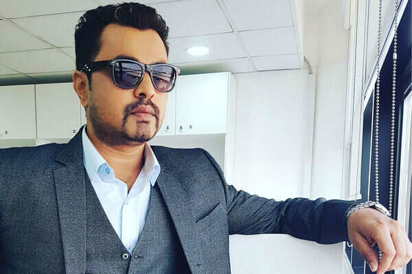 Subhodh Bhave’s new look for romantic entertainer | Marathi Movie News ...
