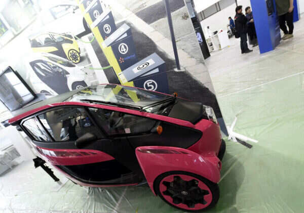 Toyota: Toyota i-Road concept car promises quick and clean city commute ...