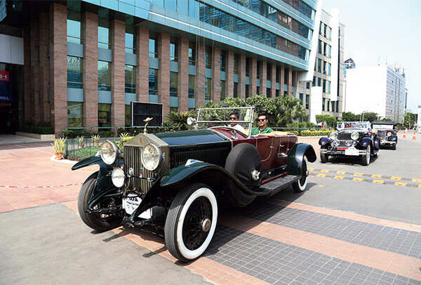 Vintage beauties cruise down Gurgaon | Gurgaon News - Times of India