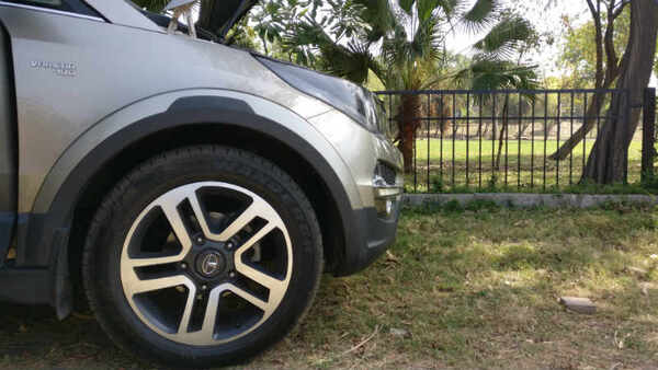 Tata Hexa review: Bold drive in brave new world for Tata Motors ...