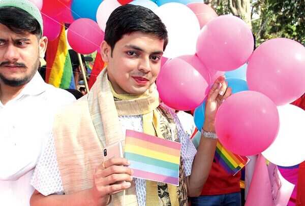 Large turnout in Lucknow for UP's first pride parade | Delhi News ...