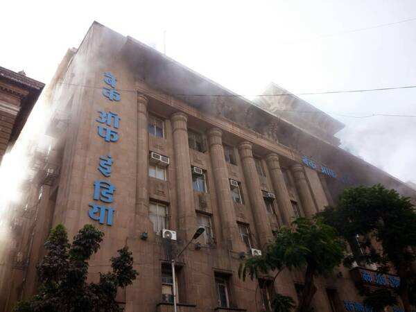 Fire In Bank Of India: Massive fire breaks out in Bank of India ...