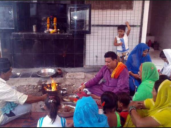 Shani Statue: Before Ramzan, Muslim woman installs Shani statue at her ...