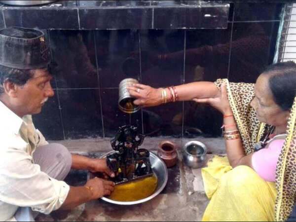 Shani Statue: Before Ramzan, Muslim woman installs Shani statue at her ...