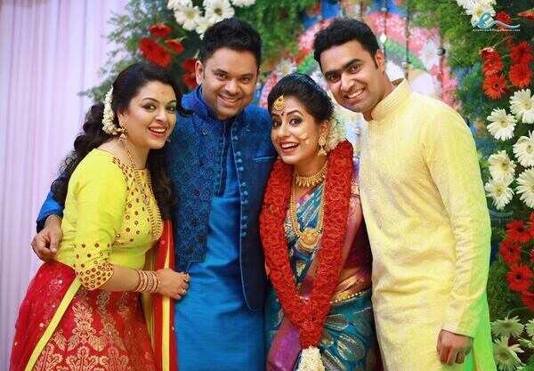 Wow! Actress Jyothy Krishna looks stunning in her engagement photos ...