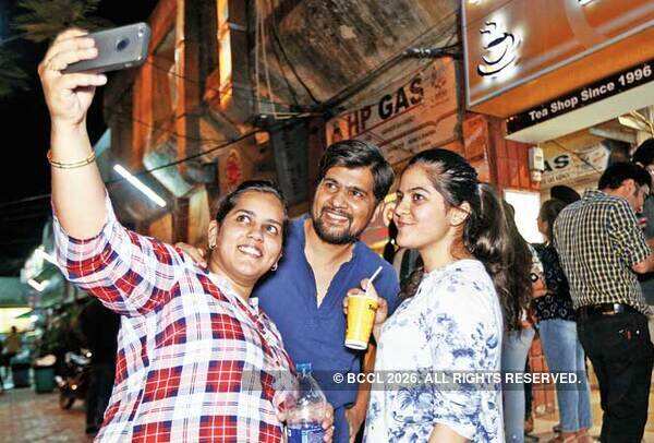 Ramzan ki raunak kam hai Noida mein: Youngsters in the city | Noida ...