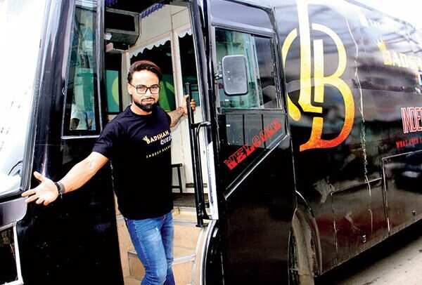 Indeep Bakshi in Barielly for his seven-city bus tour | Bareilly News ...