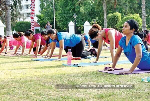 Gurgaon women’s Sunday morning workout with Milind Soman | Events Movie ...