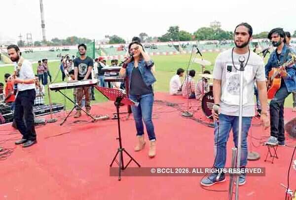 Playing it up on glitz and glamour | Events Movie News - Times of India