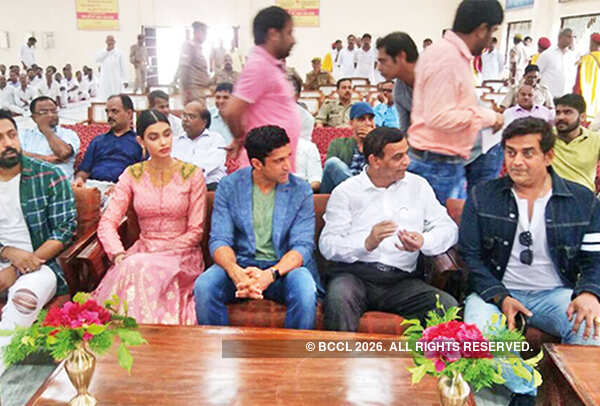 The Lucknow Central team visits Model Jail in Lucknow | Events Movie ...